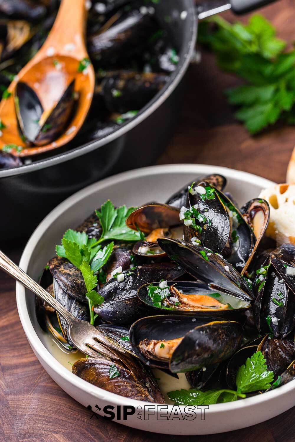 Mussels in White Wine Sauce - Sip and Feast