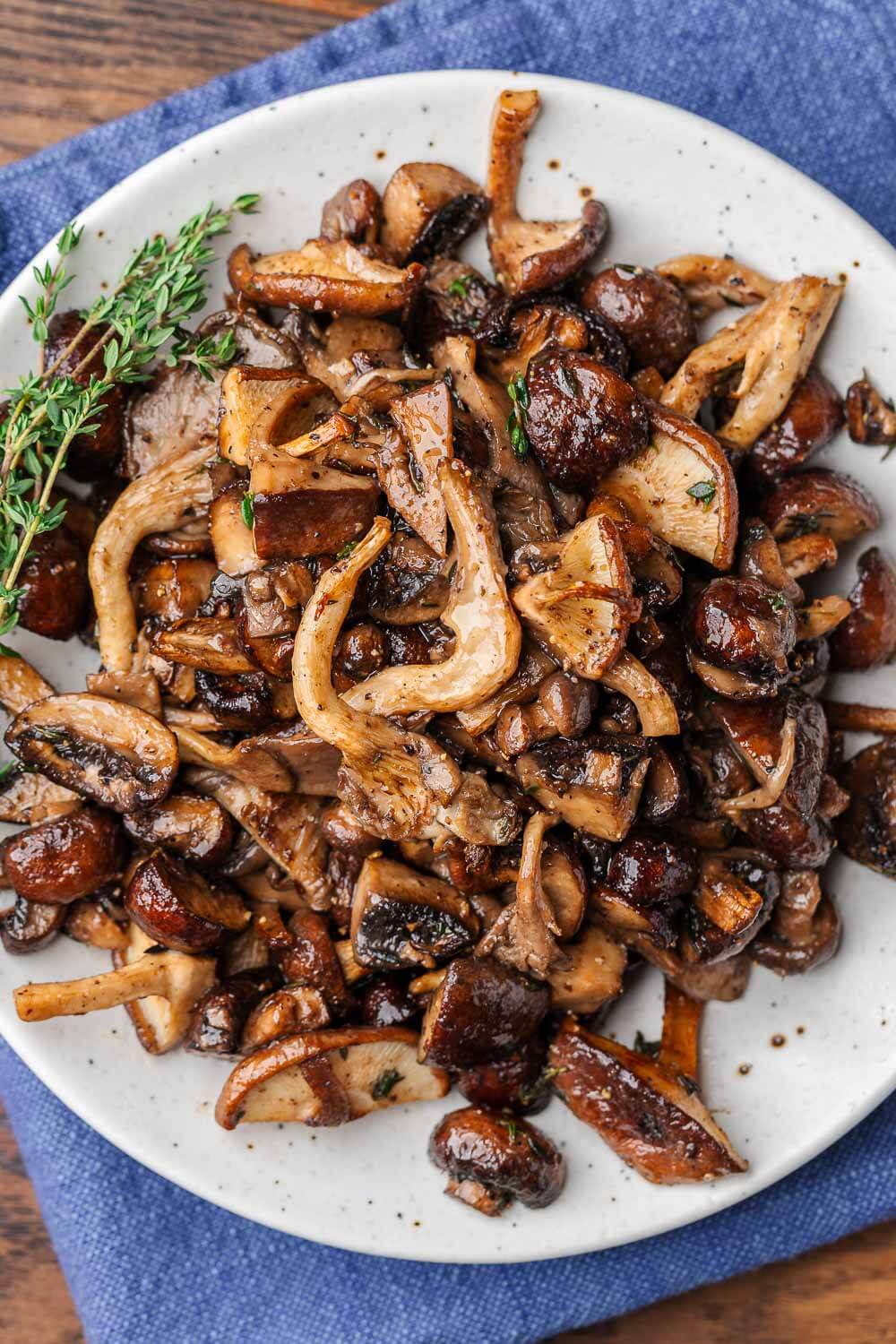 Roasted Mushrooms - Quick and Easy - Sip and Feast