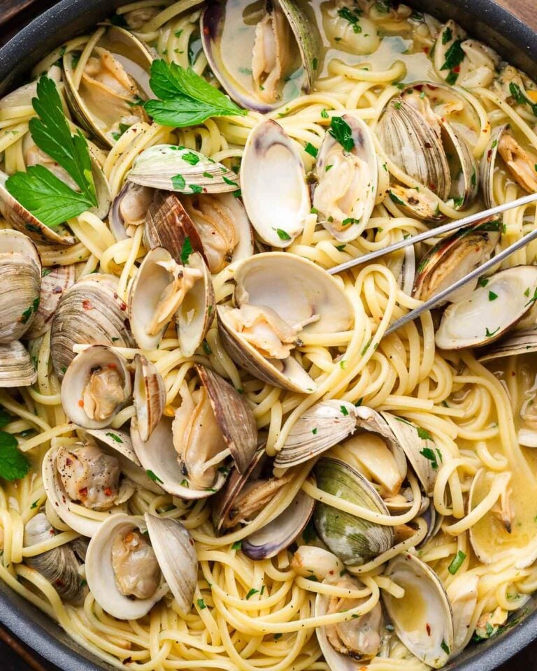 Linguine Alle Vongole - Sip and Feast