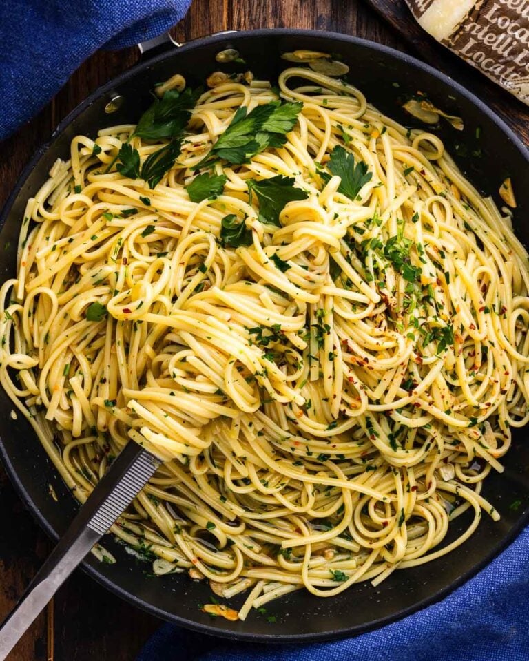Linguine Aglio e Olio (Garlic and Oil) - Sip and Feast
